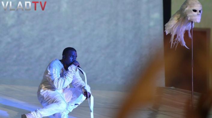 Kanye West Screams Ferociously To End London Show, Throws Mic