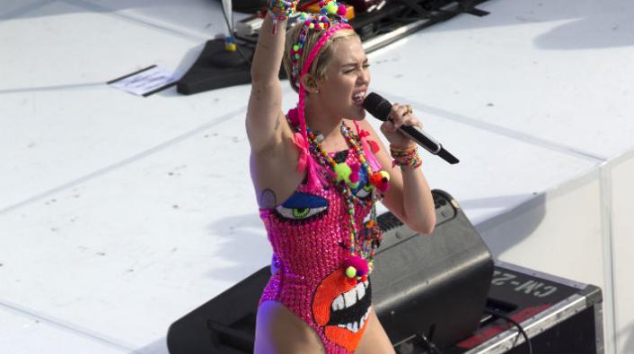 Miley Cyrus Says Twerking Is Dead Breaks Out The Nae Nae