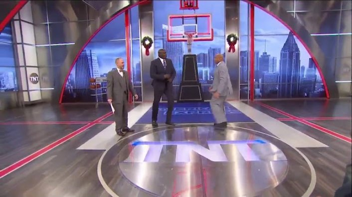 Charles Barkley Punches Shaq and Tries to Run Away