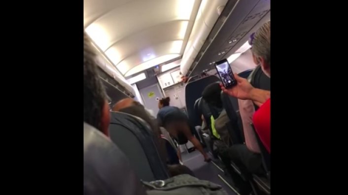 Unruly Woman Gets Removed from Flight, Twerks and Flashes Passengers ...